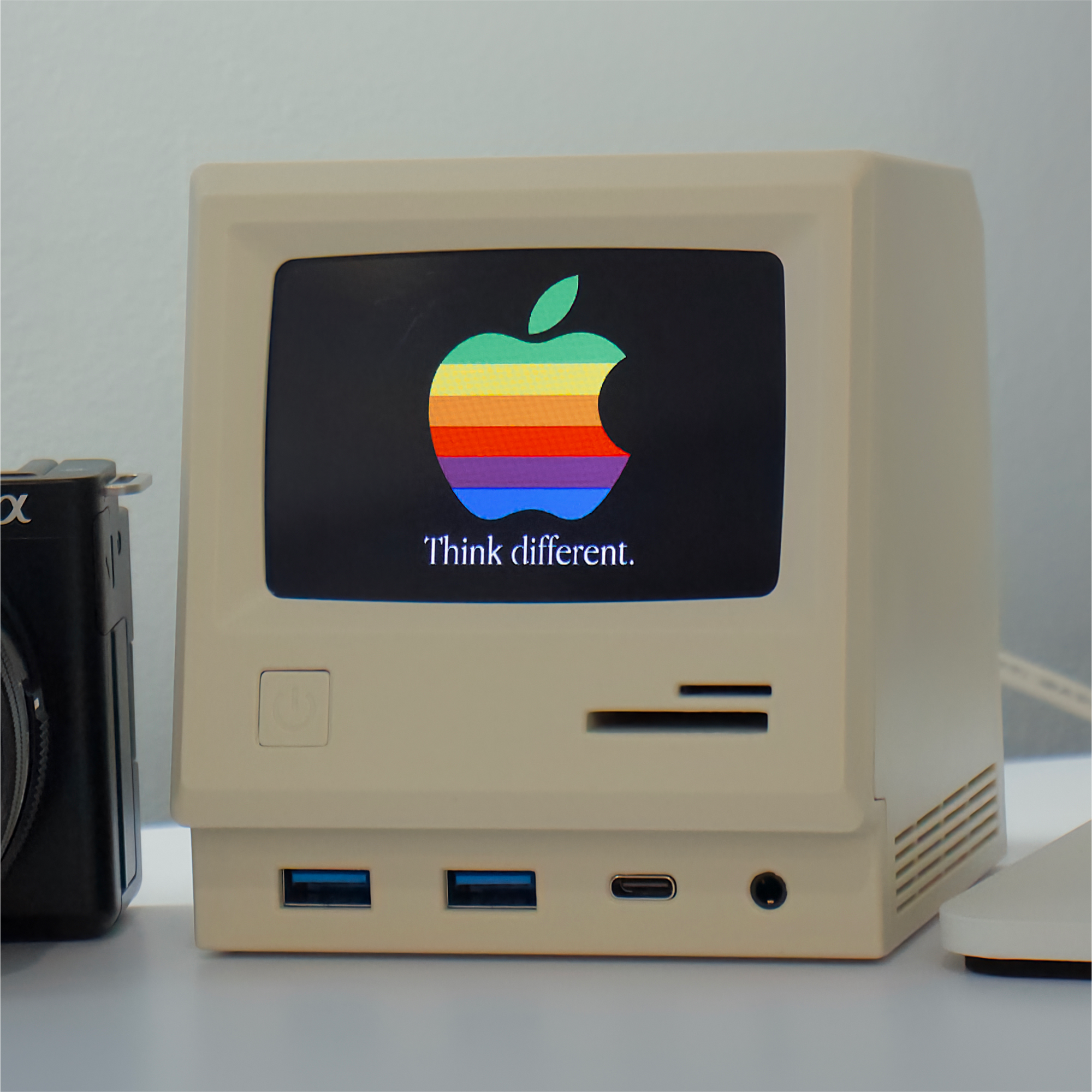 RayCue 128K: Retro Style Multifunctional Dock w/ Display